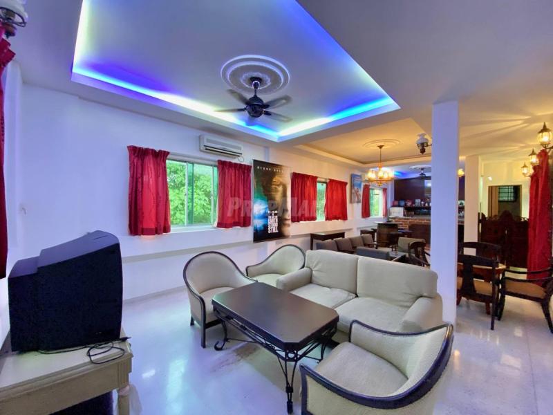 Renovated 9 Room & 7 Bathroom Bangalow Facing Open at Bukit Rasah ...