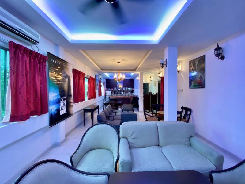 Renovated 9 Room & 7 Bathroom Bangalow Facing Open at Bukit Rasah ...